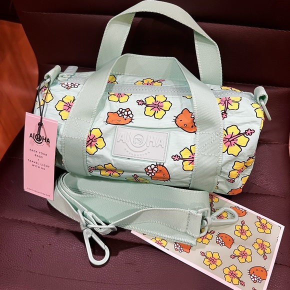 ALOHA Collection | Bags | Aloha Collection Hello Kitty Sanrio Dfs ...